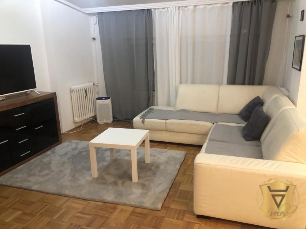 Trosoban stan za izdavanje, 80m2, 900€