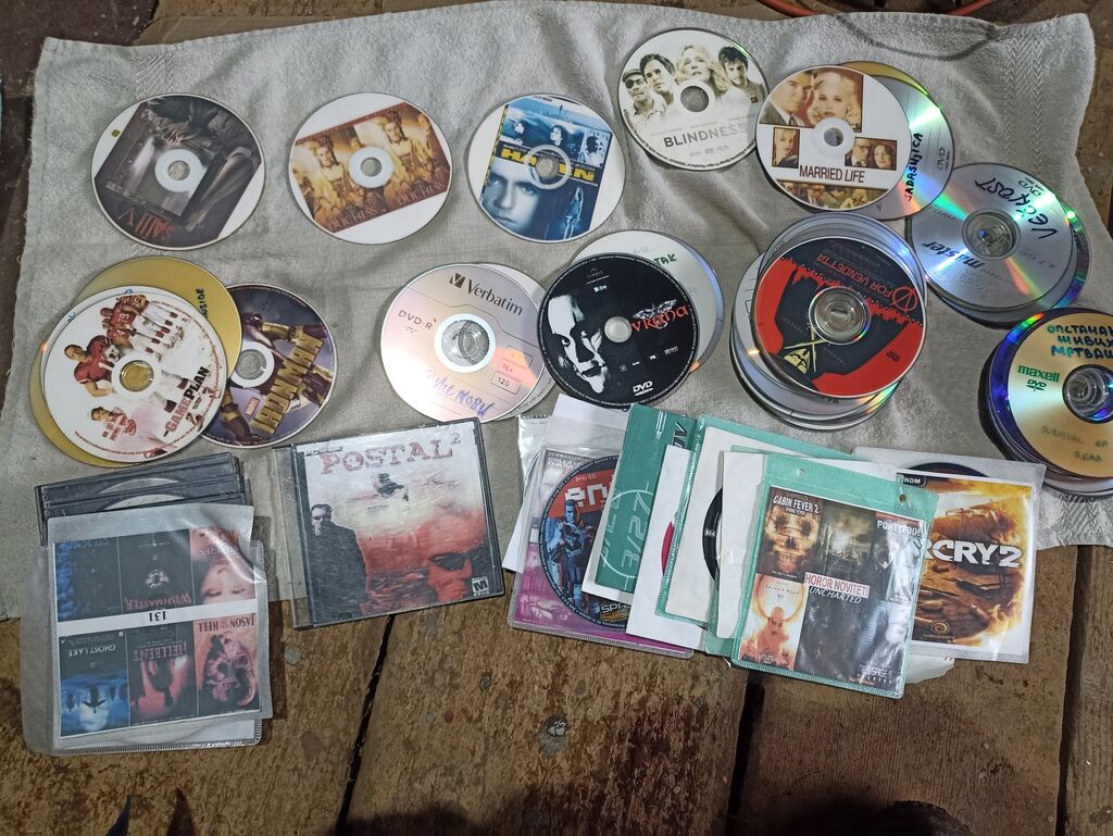 Sto komada -CD- a sa slike,razni filmovi,studijski i rezani na