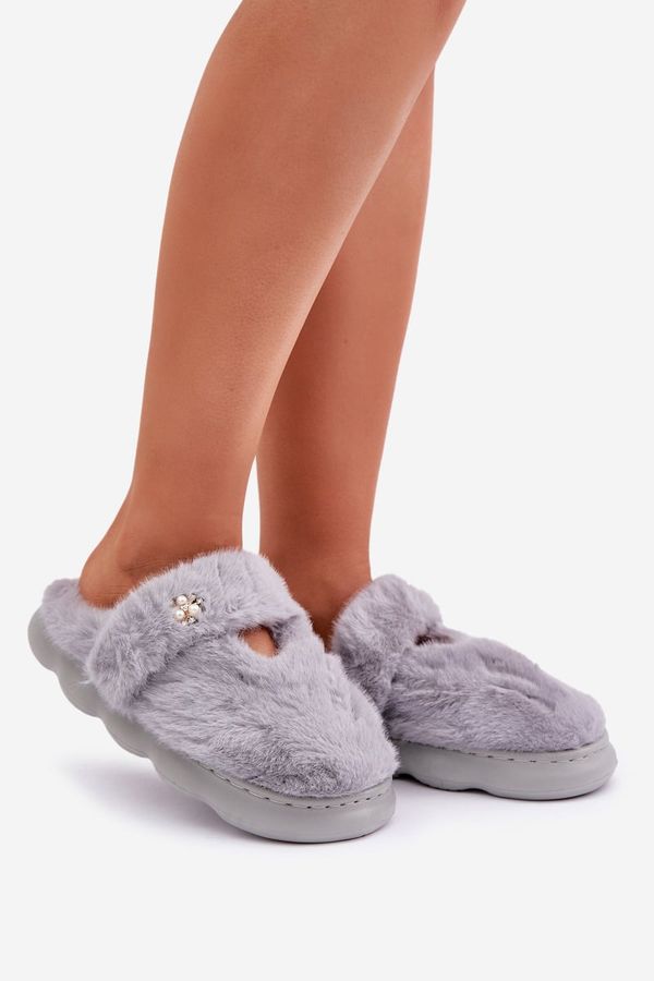 MARKA NIEZDEFINIOWANA FURRY SLIPPERS WITH A SMALL BROOCH GRAY PRIMARIA