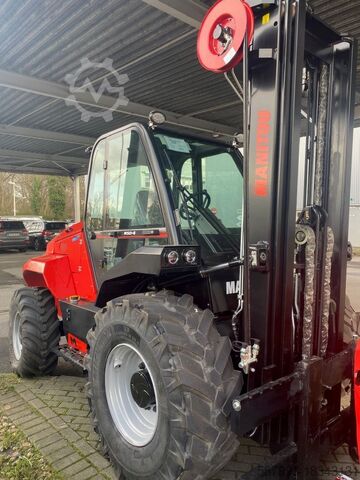 Viljuškari van puta
Manitou M50-4 ST5 S1