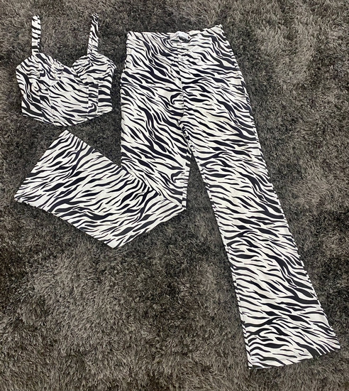 Bershka zebrasti komplet