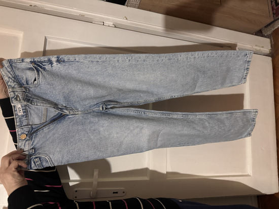 ZARA sveto plave farmerke 34 "mommy jeans"