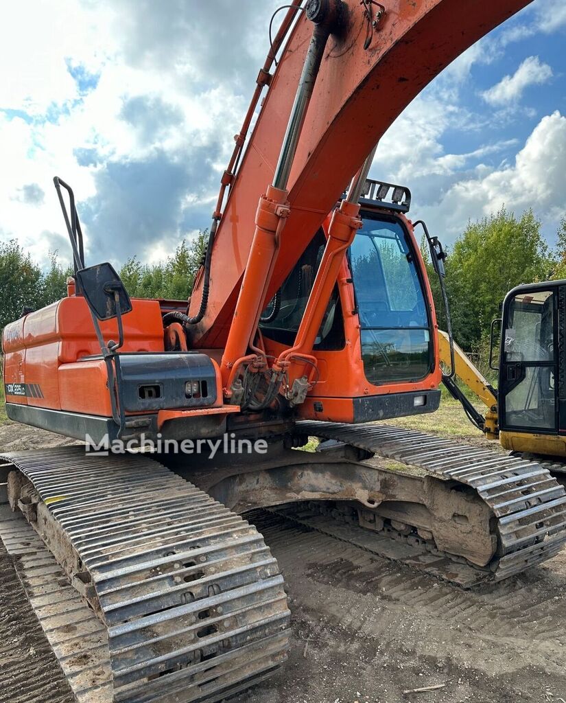 Doosan DX225 bager guseničar