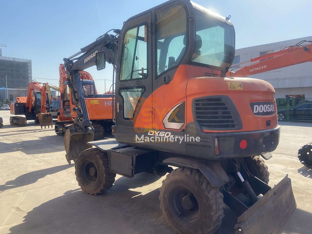 Doosan DX60W bager točkaš