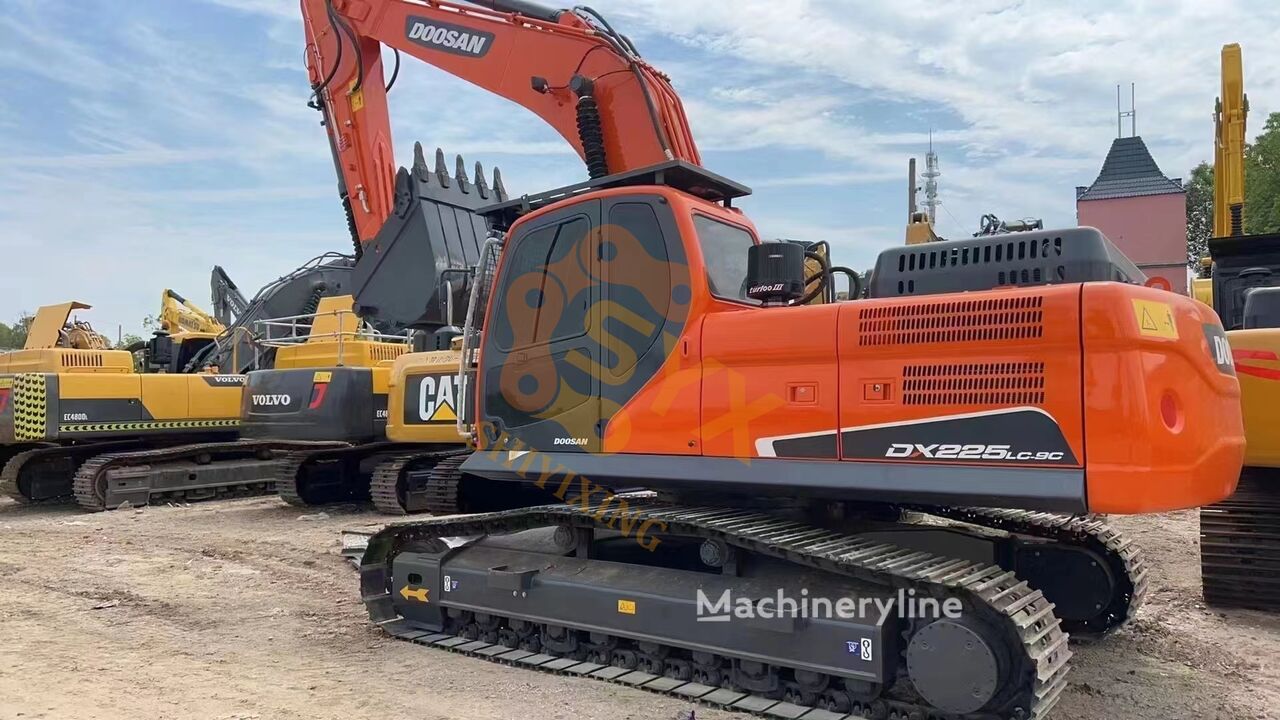 Doosan DX225LC bager guseničar