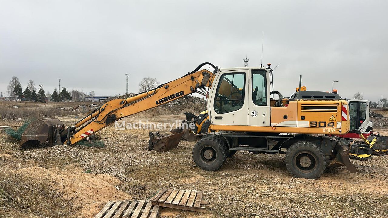 Liebherr A904C bager točkaš