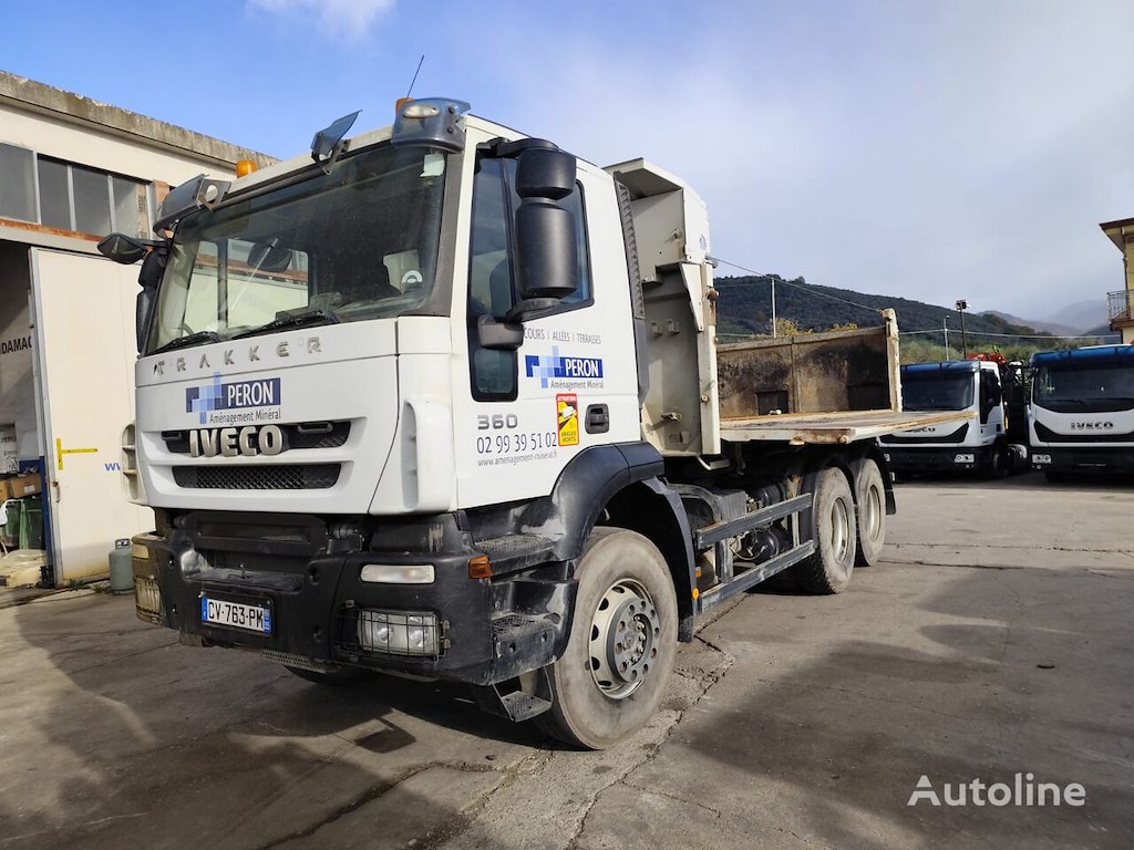 IVECO Trakker 260T36 kiper