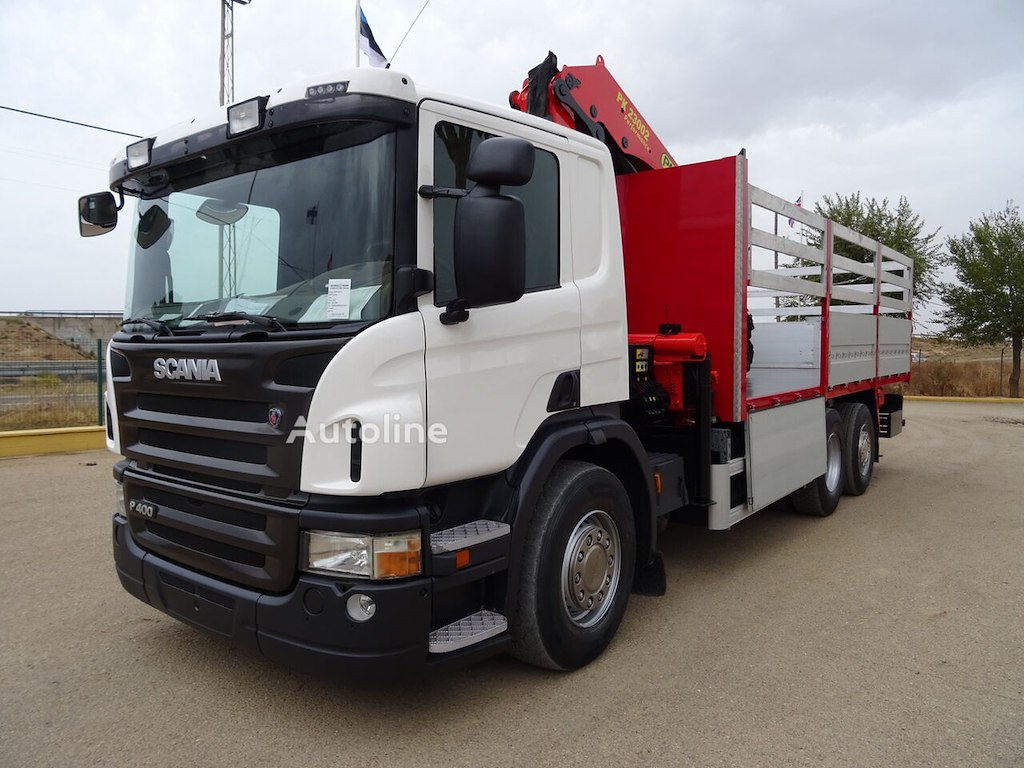 Scania P 400 kamion s ravnom platformom