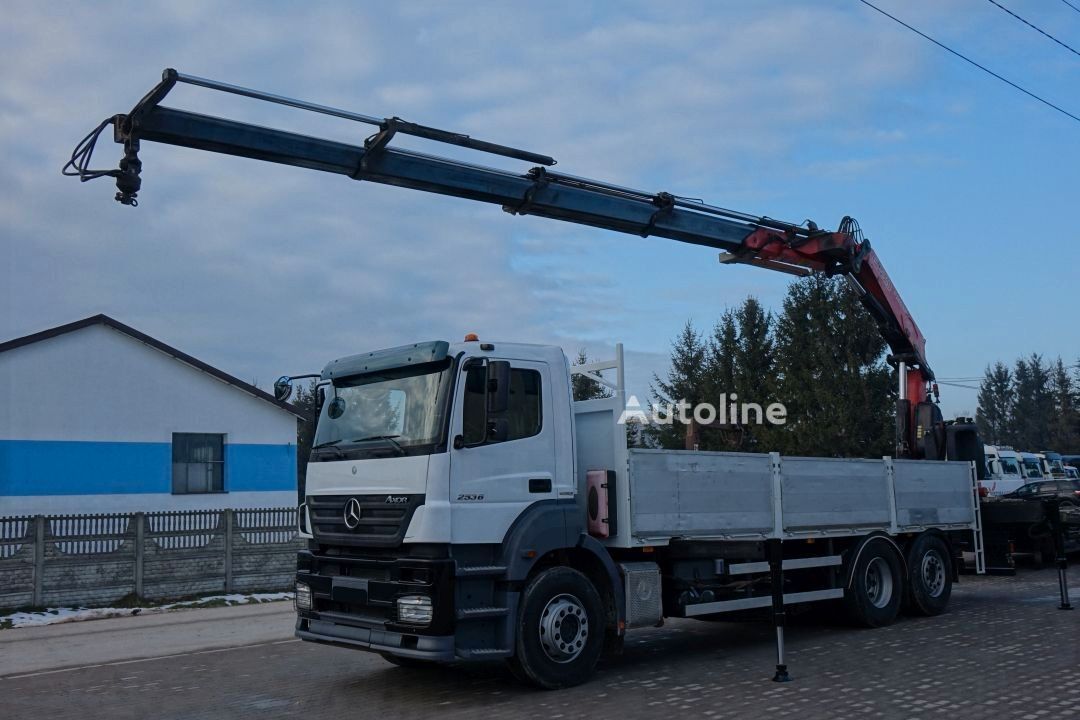 Mercedes-Benz AXOR 2536 / 6X2 / SKRZYNIA / HDS / FASSI F260XP kamion s ravnom platformom