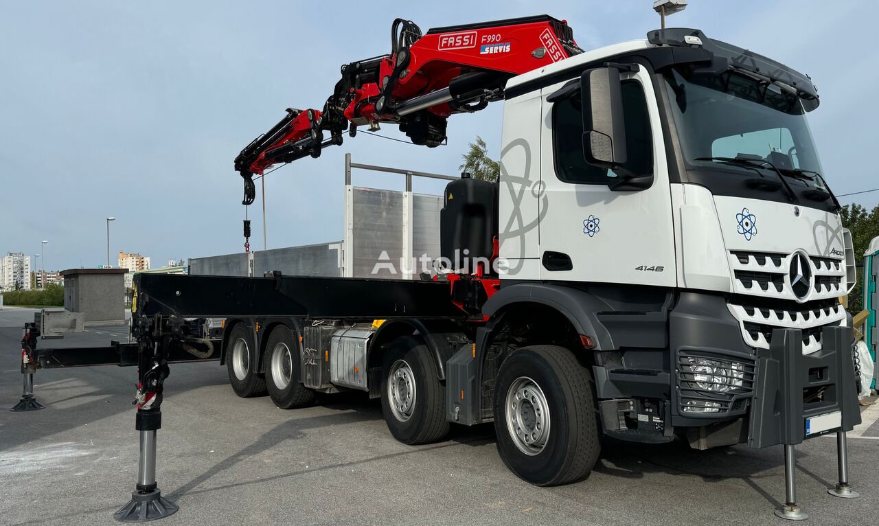 Mercedes-Benz Hiab Palfinger Fassi F990-8 kamion s ravnom platformom