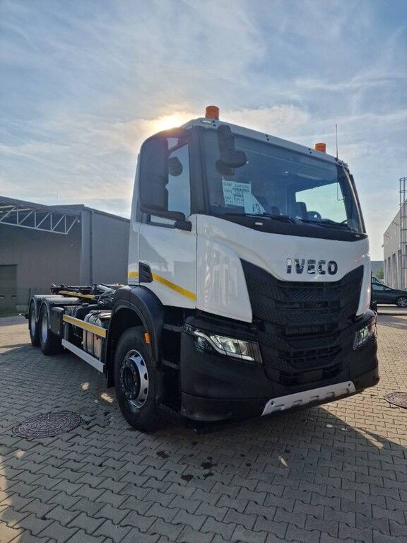 Novi IVECO X WAY kamion rol kiper