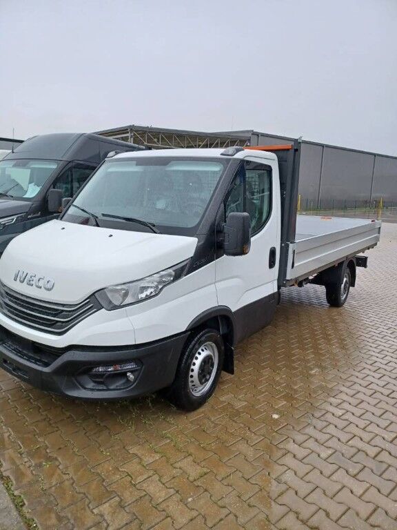 Novi IVECO Daily kamion s ravnom platformom < 3.5t