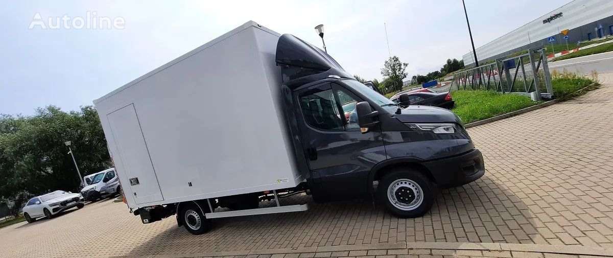 Novi IVECO Daily 35S18 kamion furgon < 3.5t