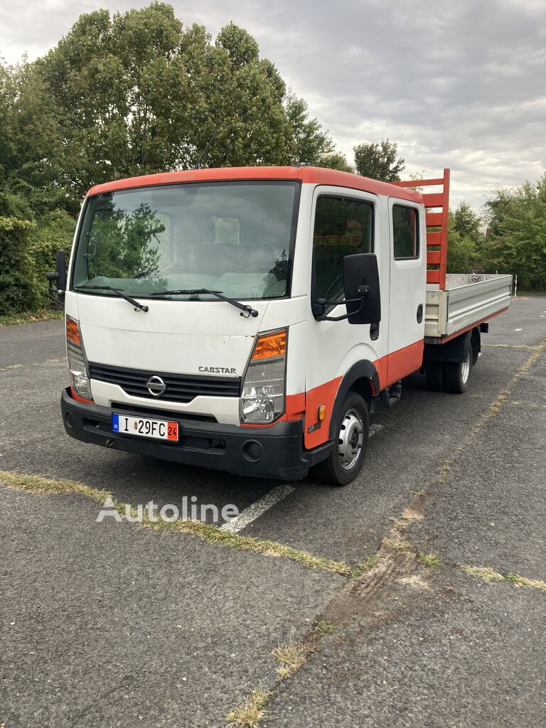 Nissan Cabstar kamion s ravnom platformom < 3.5t