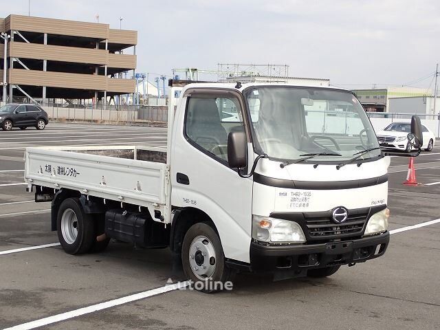 Hino DUTRO kamion s ravnom platformom < 3.5t