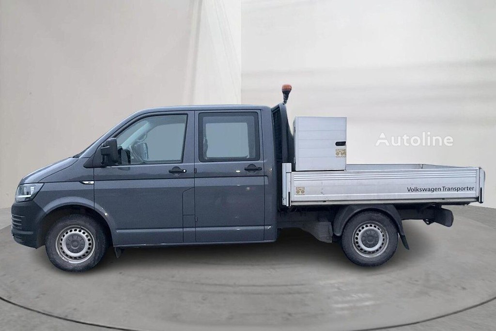 Prodaje se Volkswagen Transporter kamion s ravnom platformom < 3.5t na aukciji