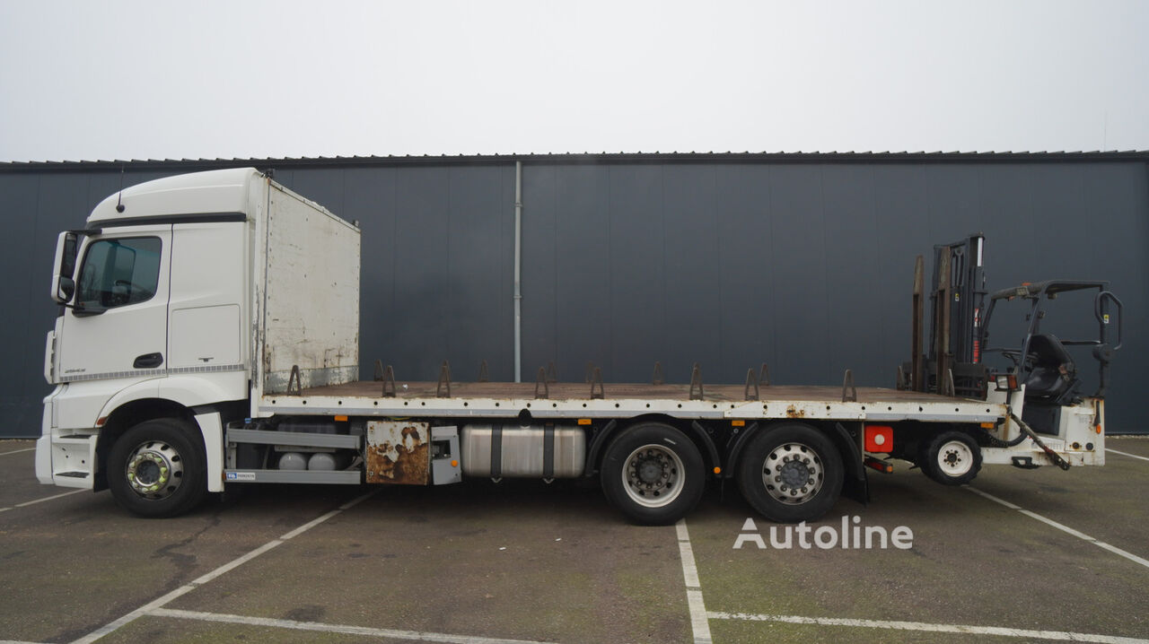 Mercedes-Benz ACTROS 2543 6X2 FLATBED WITH HIAB/MOFFET PORTABLE M4 2500 KG FOR kamion platforma