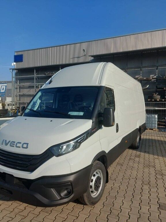 Novi IVECO Daily 35S18 minibus furgon