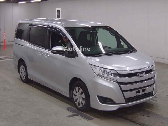 Toyota NOAH putnički minibus