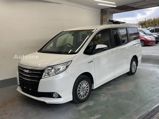 Toyota NOAH minivan