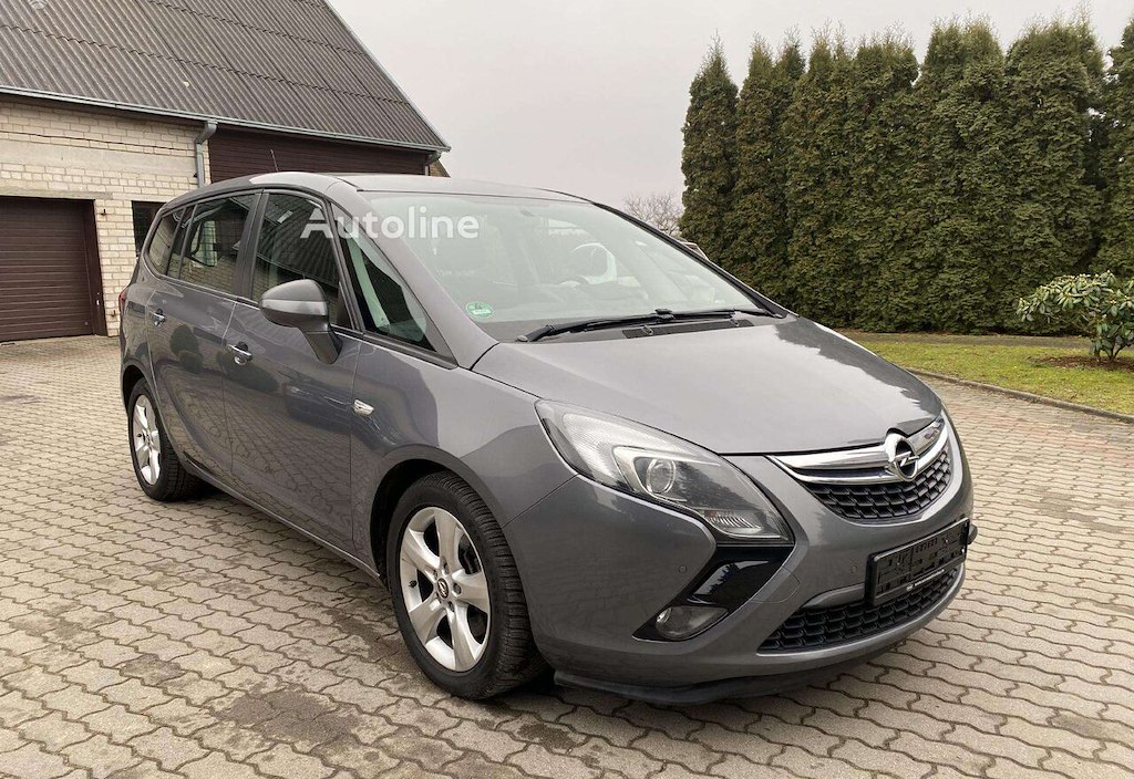 Opel Zafira Tourer minivan