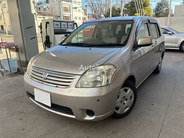 Toyota RAUM minivan