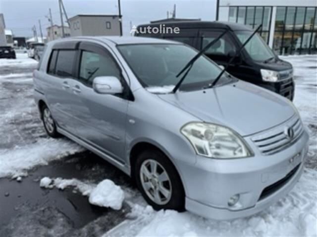 Toyota RAUM minivan