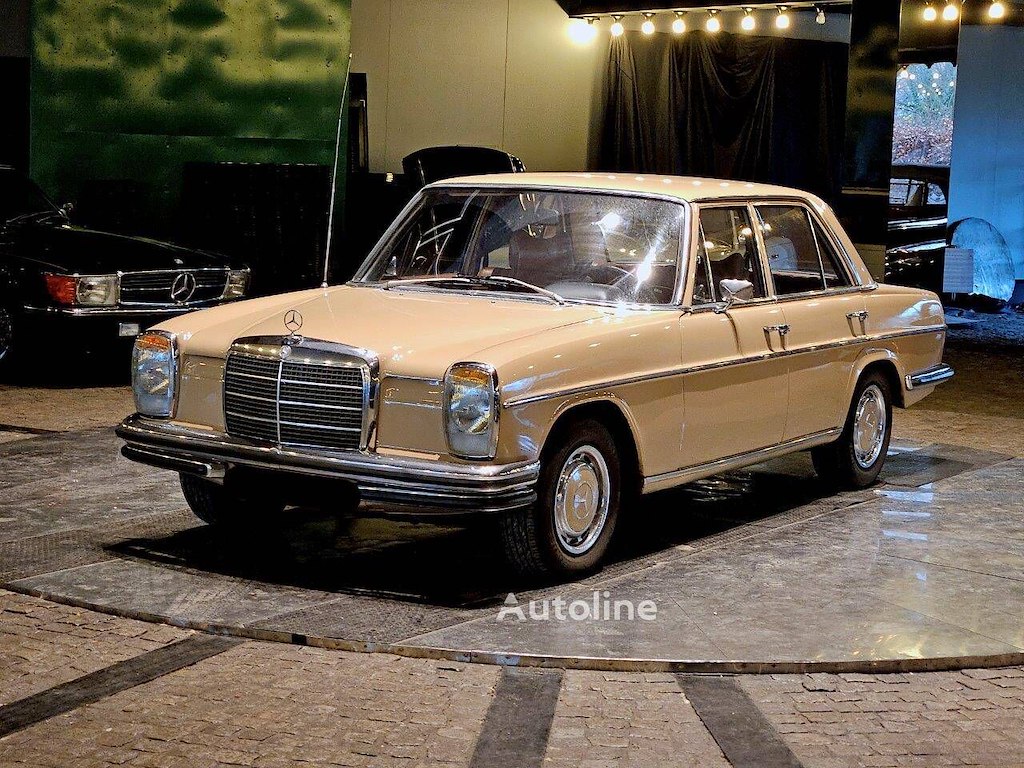 Prodaje se Mercedes-Benz 200 (W115) /8 sedan na aukciji