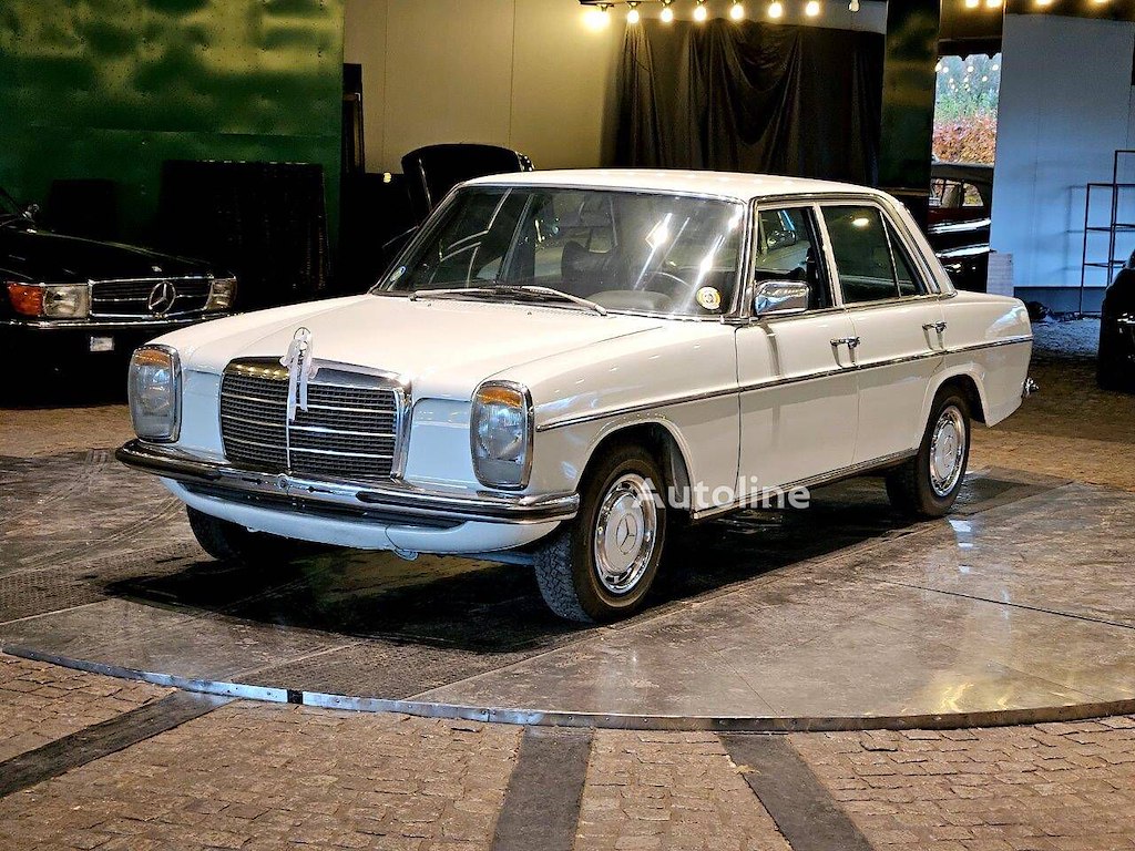 Prodaje se Mercedes-Benz 230 (W115) /8 sedan na aukciji