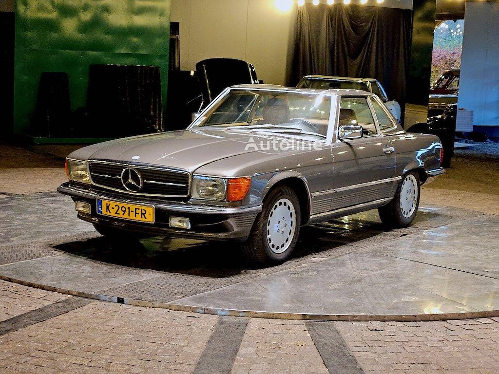 Prodaje se Mercedes-Benz 560 SL sedan na aukciji