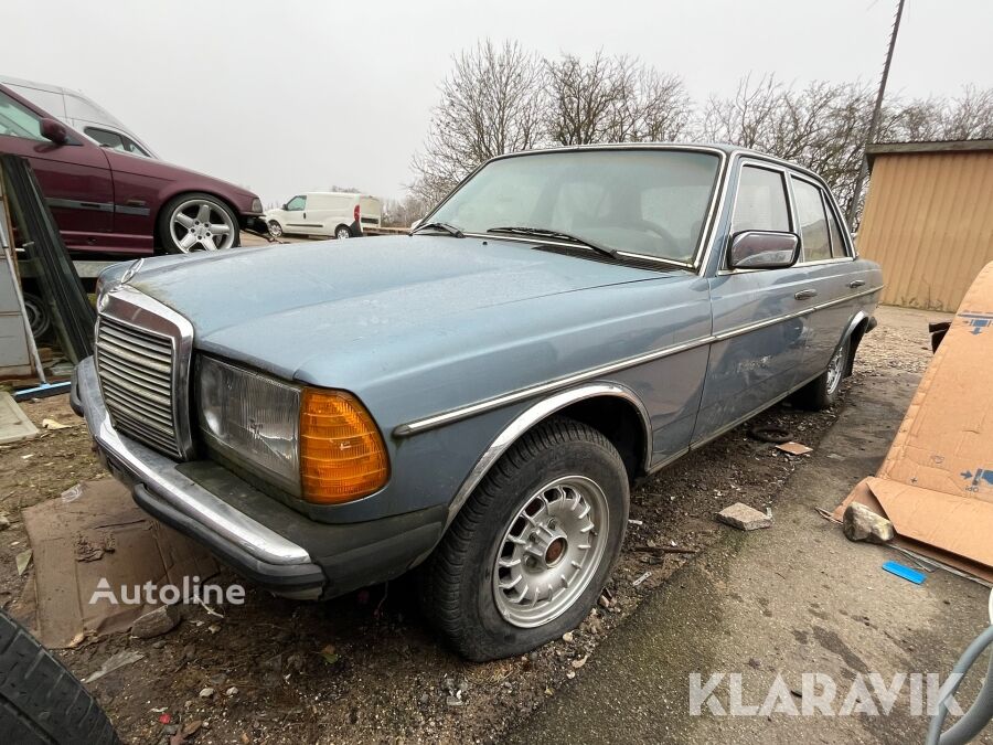 Prodaje se Mercedes-Benz 200 sedan na aukciji