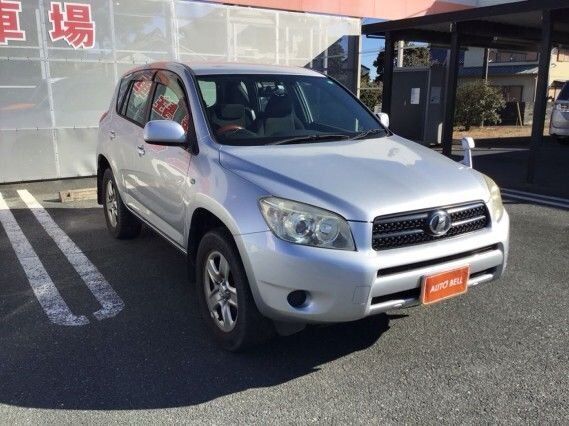 Toyota RAV4 krosover