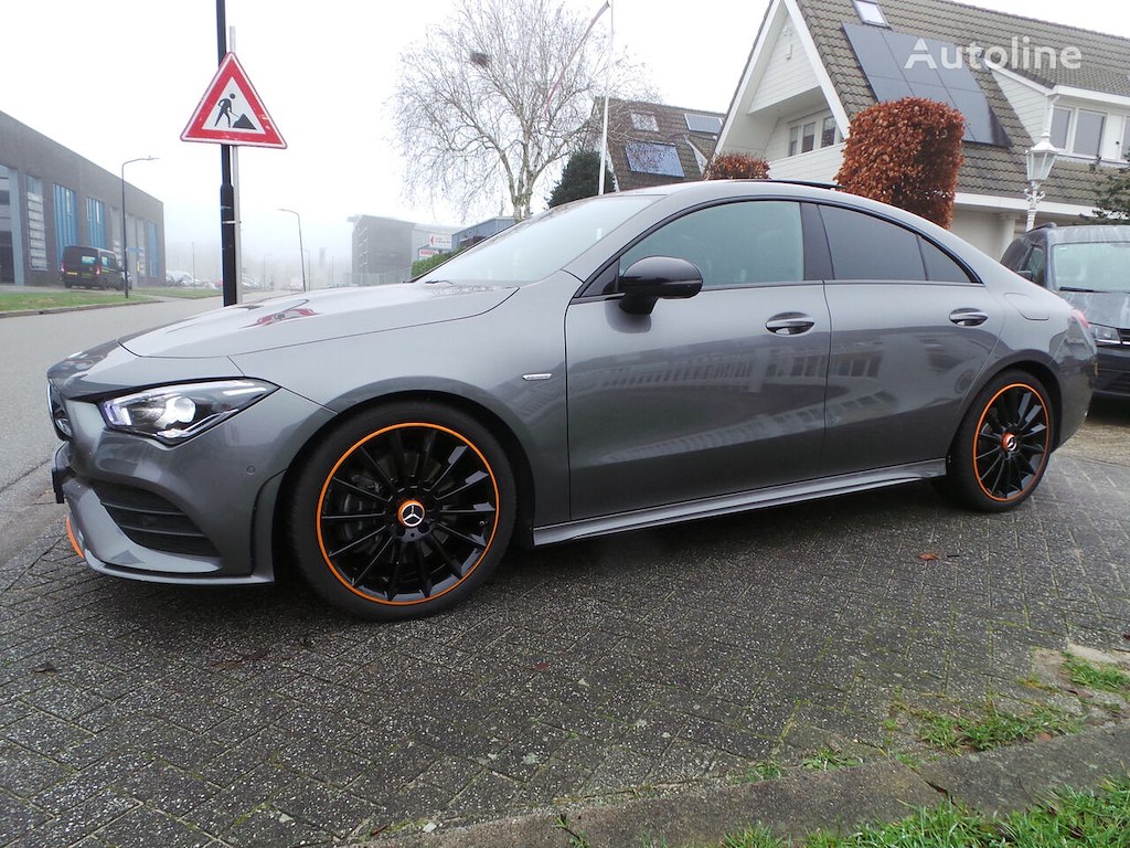 Mercedes-Benz CLA-klasse 220 4MATIC AMG Orange Art Edition Pano,Burmester,Stoe sedan