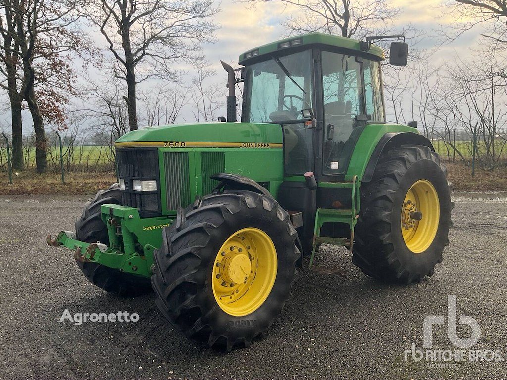 Prodaje se John Deere 7600 traktor točkaš na aukciji