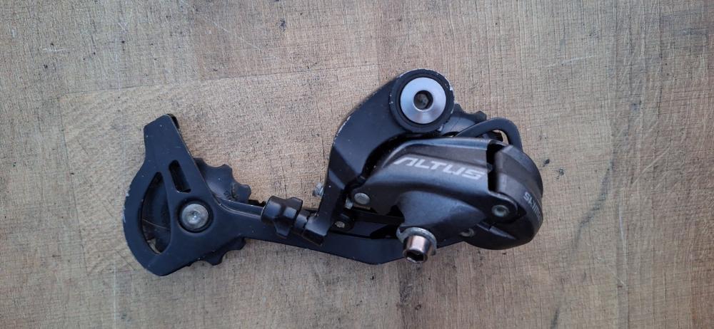 Zadnji menjač Shimano Altus RD-M370 9s