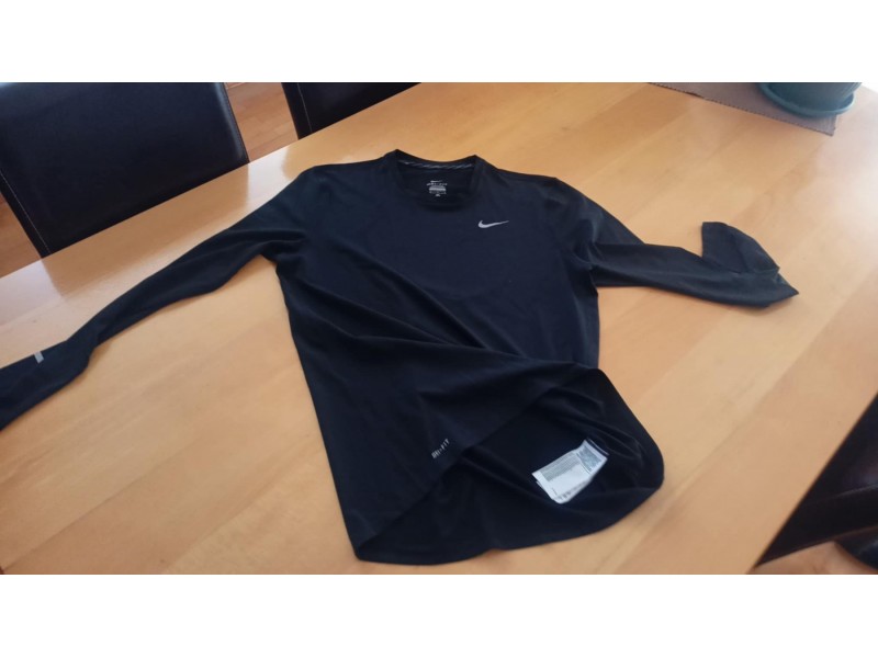 dres crne boje dugih rukava dri fit marke Nike