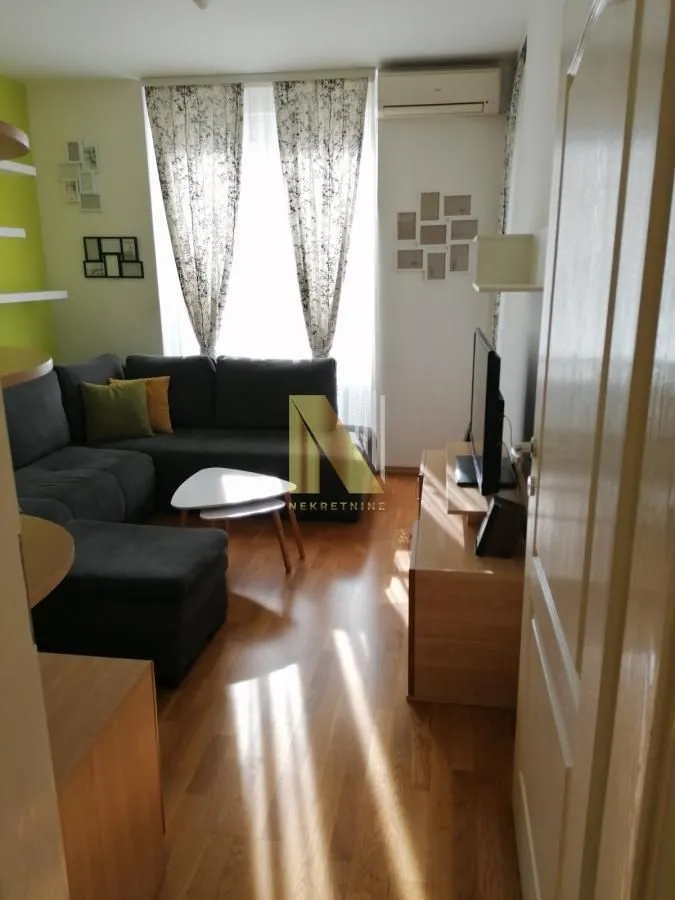 Izdavanje, dvosoban stan, 39m2, Centar, Novi Sad