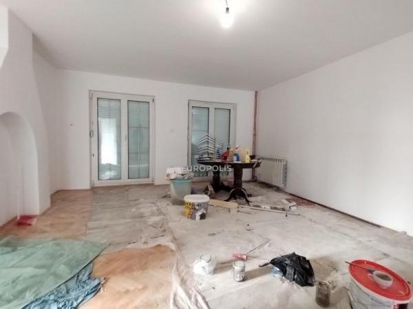 Kuća na prodaju, 290m2, 350.000€