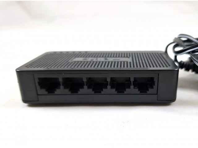 +++ Netis 5-port switch 10/100, ST3105S +++