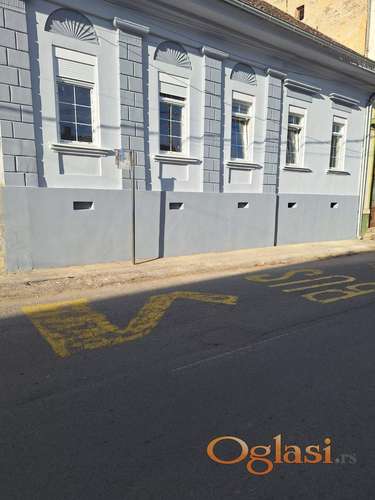Prodajem kucu u centru Sremskih Karlovaca