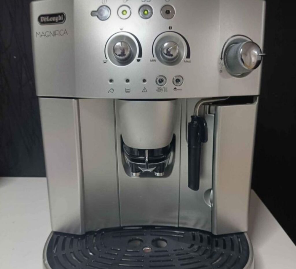 Espresso aparat,"Delonghi",koriscen,u dobrom stanju -80e. Pokupiti na