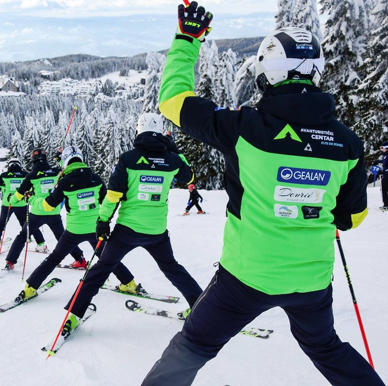 INDIVIDUALNI ČAS SKIJANJA (1 OSOBA) – SKI ŠKOLA AVANTURISTIČKI CENTAR KOPAONIK