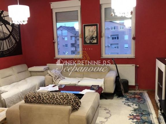 Novi Sad, Centar, 4.5 stan, 120m2, 900 EUR