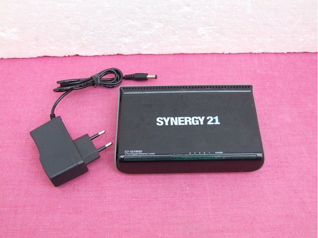 Sinergy 21 5-port Gigabith Switch + adapter + GARANCIJA