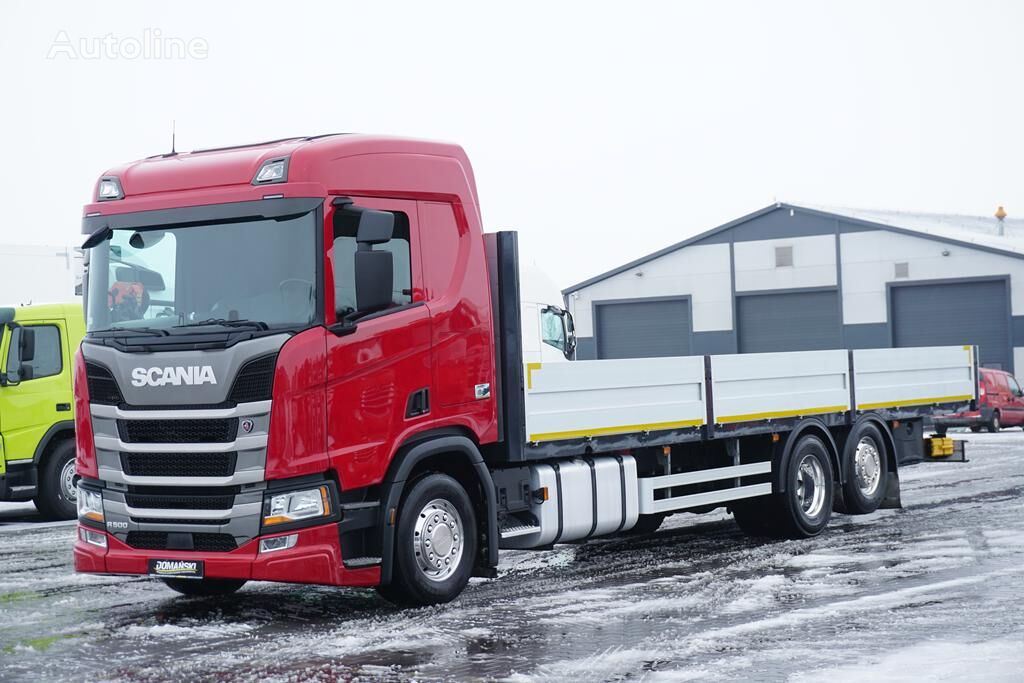 Scania R 500 kamion s ravnom platformom