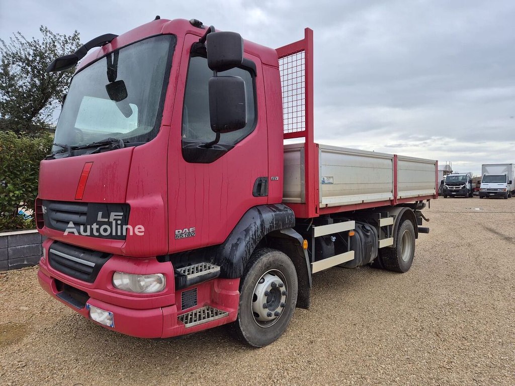 DAF LF55.180 kamion s ravnom platformom