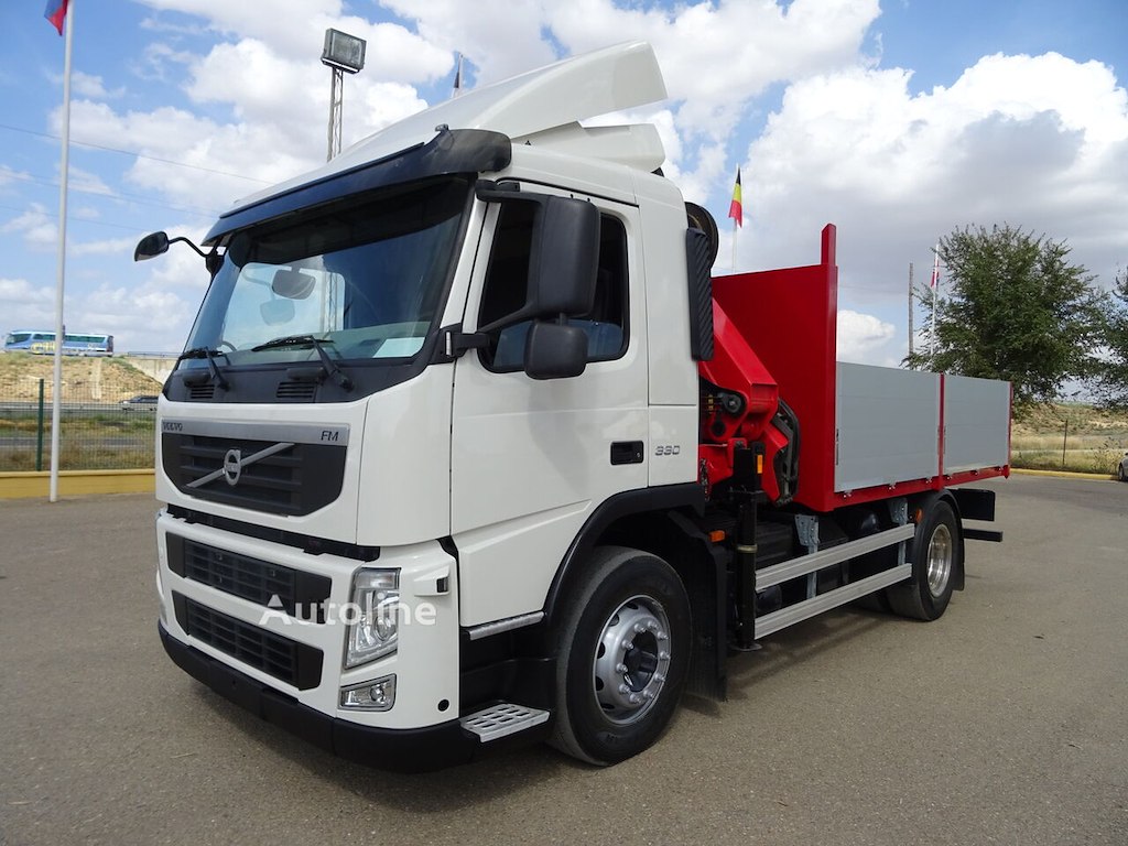 Volvo FM 330 kamion s ravnom platformom