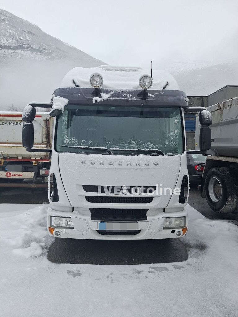 IVECO EuroCargo 75E21 kamion s ravnom platformom