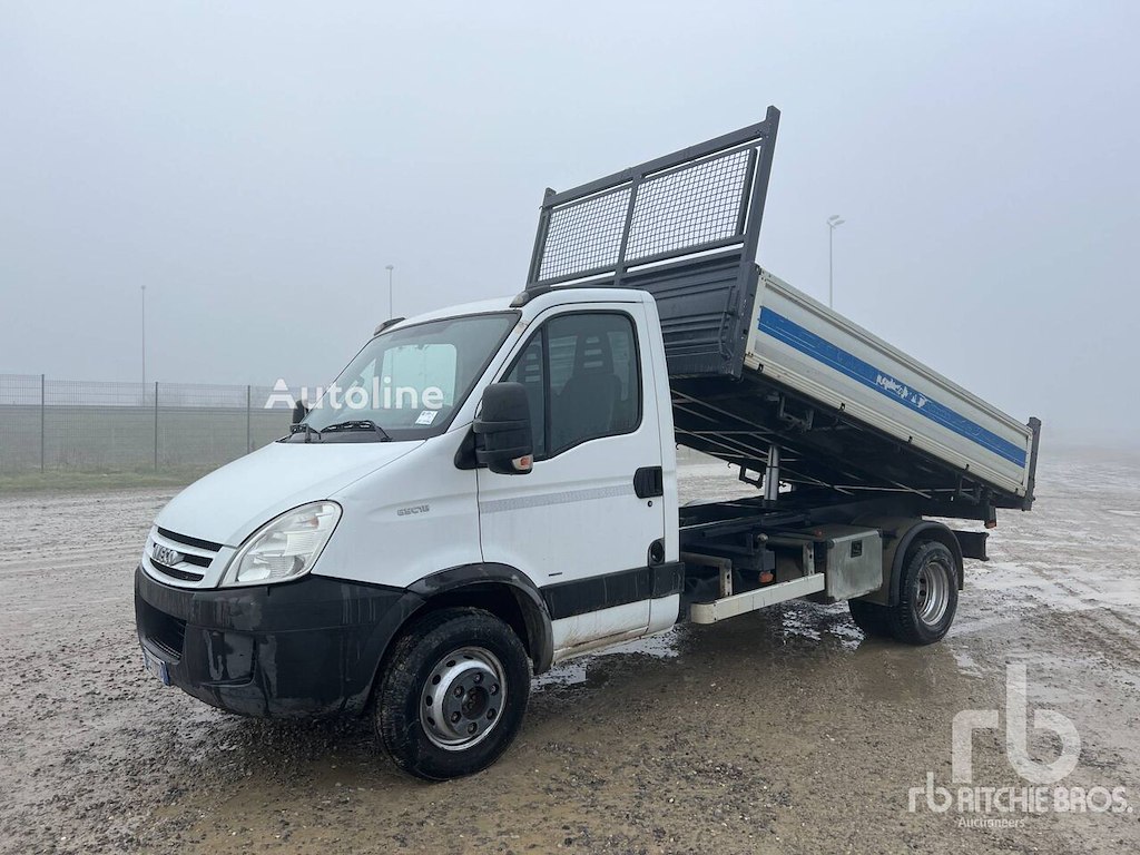 Prodaje se IVECO DAILY 65C18 4x2 kamion s ravnom platformom < 3.5t na aukciji