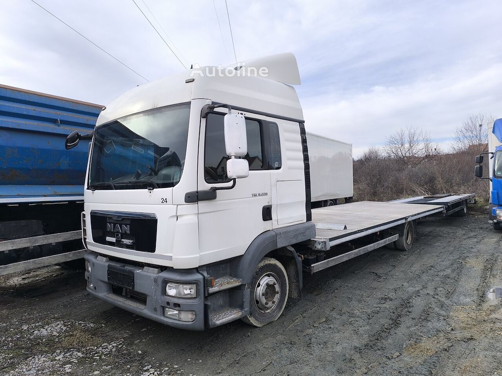 MAN 8-220 autotransporter